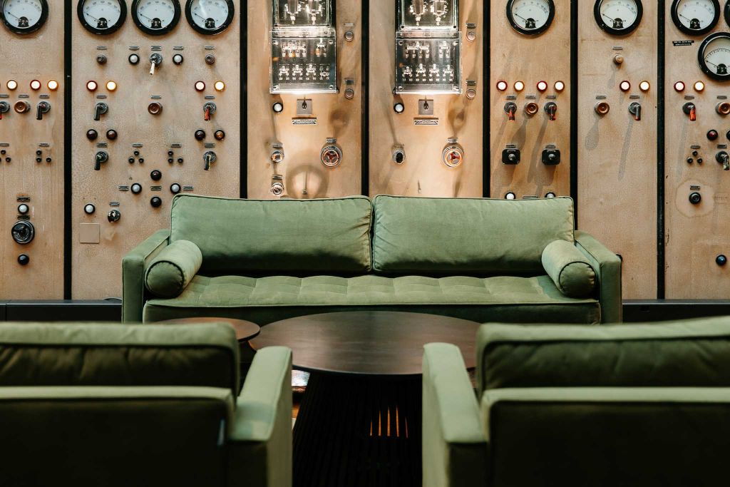 03. Dressing Room Package - VIP - Furniture On The Move